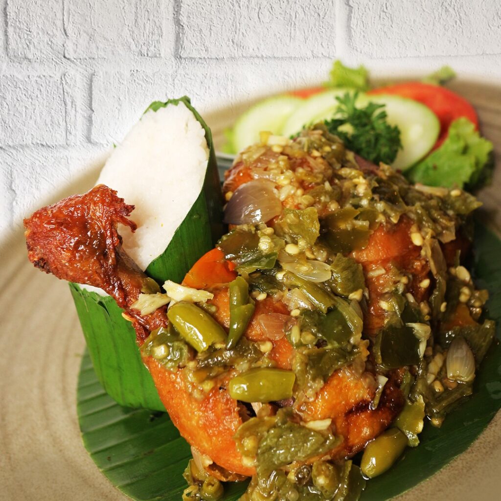 Empuknya Ayam Penyet Sabel Hijau Racikan Hotel Santika Premiere Bintaro