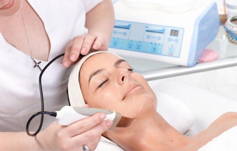 Face Rejuvenation Adalah: Pengertian, Manfaat, Efek Samping dan Harganya