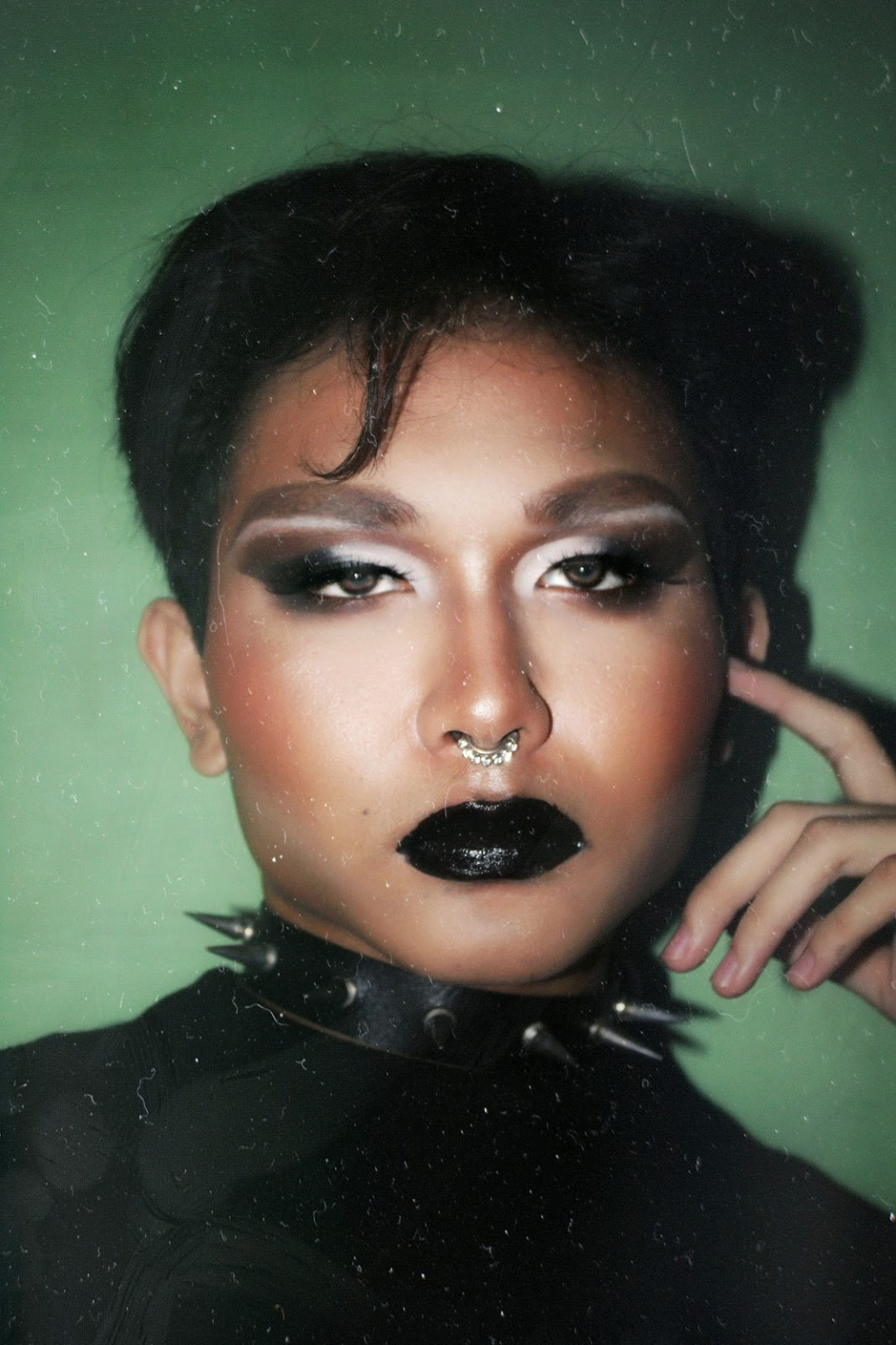 7 Panduan Bergaya Mistis & Misterius ala Tren Gothic Fashion